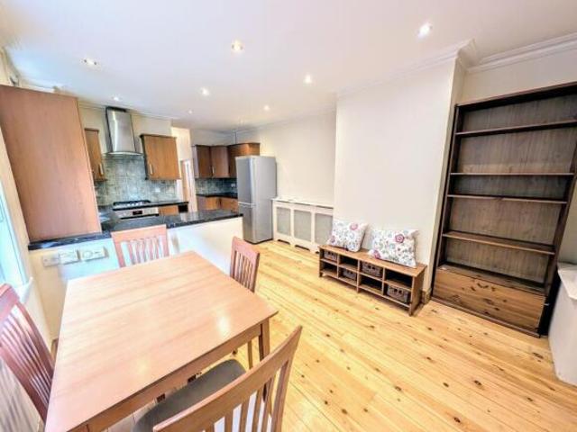 2 bedroom maisonette for rent in Astonville Street, London, SW18