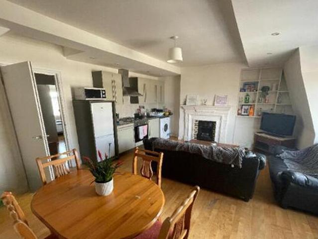 2 Bedroom Maisonette For Rent In Balham High Road
