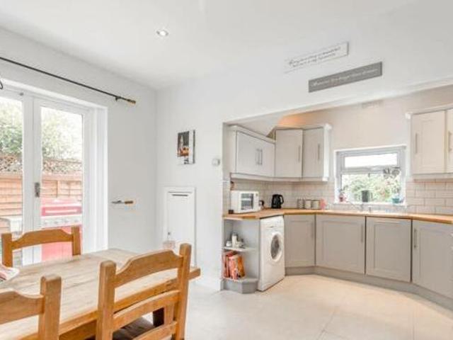 2 Bedroom Maisonette For Rent In Bedford Park, London