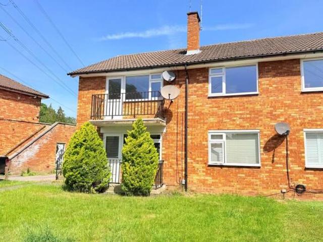 2 bedroom maisonette for rent in Black Boy Wood, Bricket Wood, AL2
