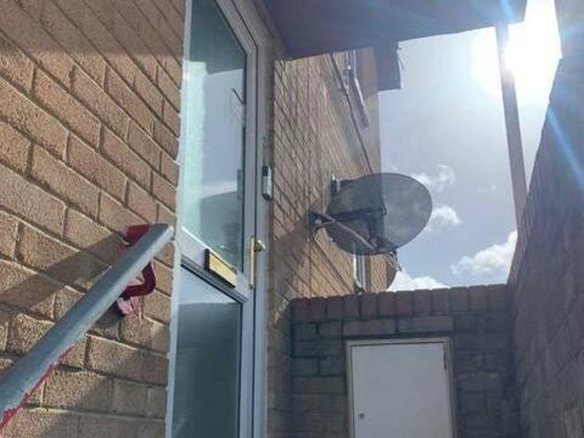 2 bedroom maisonette for rent in Blackmoor Gate Furzton Milton Keynes Buckinghamshire MK4