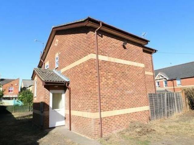 2 bedroom maisonette for rent in Blundells Road Reading RG30