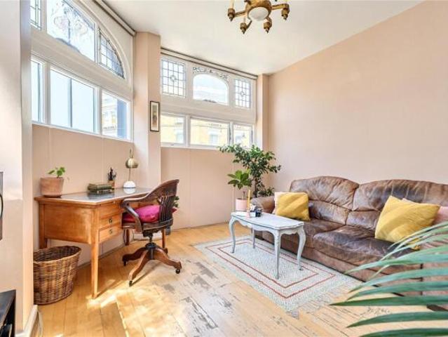 2 bedroom maisonette for rent in Brook Drive, London, SE11