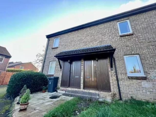 2 bedroom maisonette for rent in Bradfield Close, Burpham, GU4
