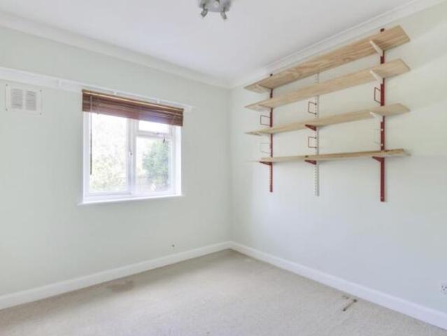 2 bedroom maisonette for rent in Burnt Ash Hill, London, SE12