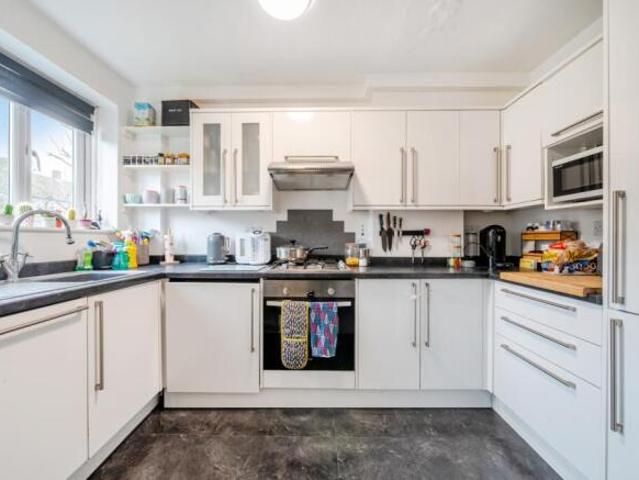 2 bedroom maisonette for rent in Burnt Ash Road Lee SE12