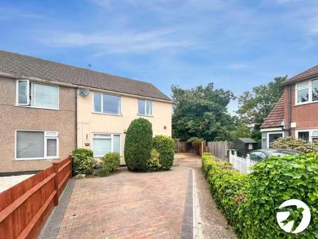 2 bedroom maisonette for rent in Burr Close, Bexleyheath, Kent.