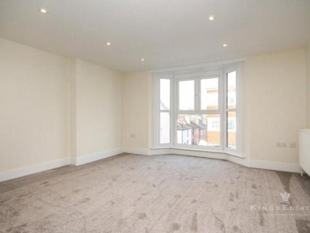 2 bedroom maisonette for rent in Camden Road, Tunbridge Wells, TN1