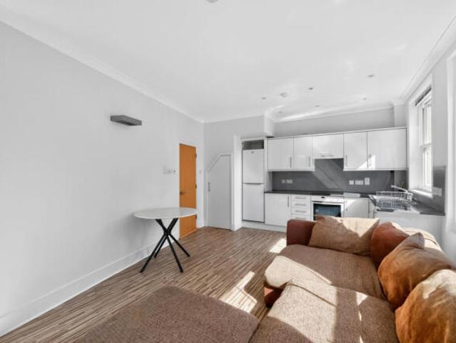 2 bedroom maisonette for rent in Central Street, London, EC1V