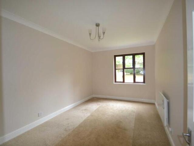 2 bedroom maisonette for rent in Cedar Road, Sutton, Surrey, SM2
