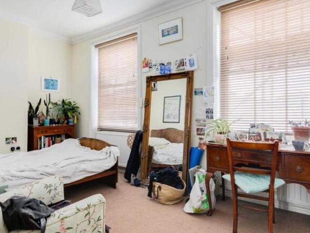 2 bedroom maisonette for rent in Chalk Farm Rd, London NW1