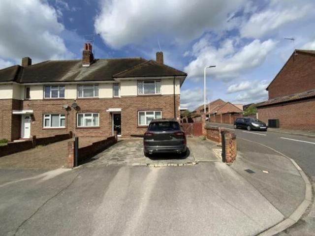 2 bedroom maisonette for rent in Chelmsford Avenue, Romford, London, RM5