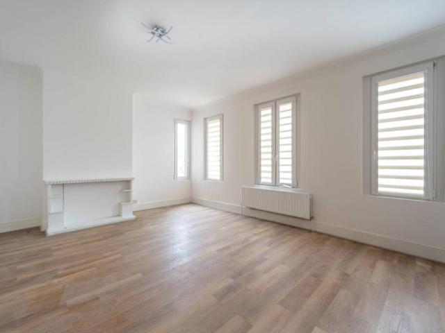 2 bedroom maisonette for rent in Chingford Road, Walthamstow, London, E17