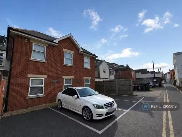 2 bedroom maisonette for rent in Christchurch Road, Bournemout.