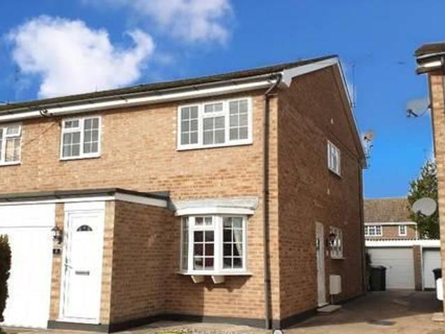 2 bedroom maisonette for rent in Connaught Road Rayleigh Essex SS6