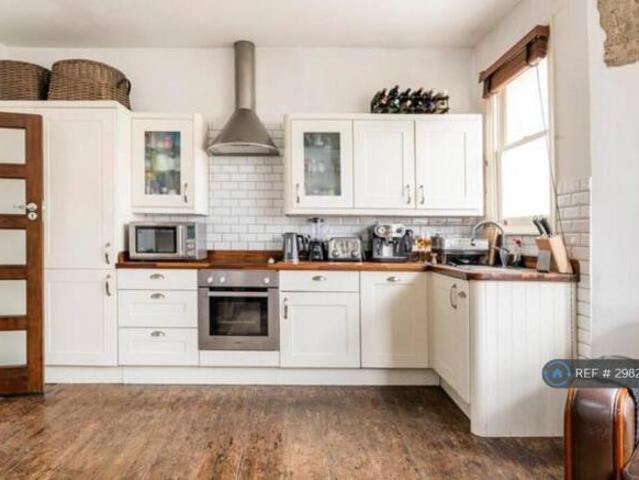 2 bedroom maisonette for rent in Clarence Square, Brighton, BN1