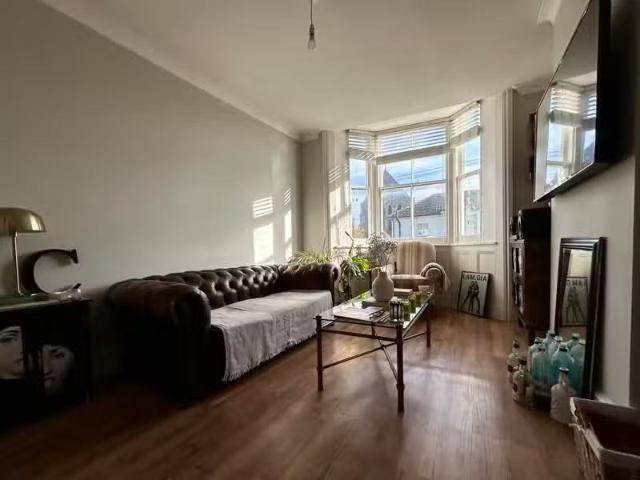 2 bedroom maisonette for rent in Clifton Road, Worthing, BN11