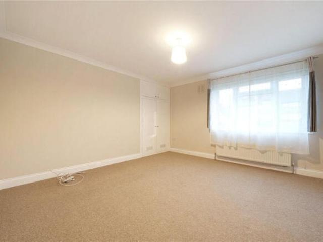 2 bedroom maisonette for rent in Croydon Road, West Wickham, BR4