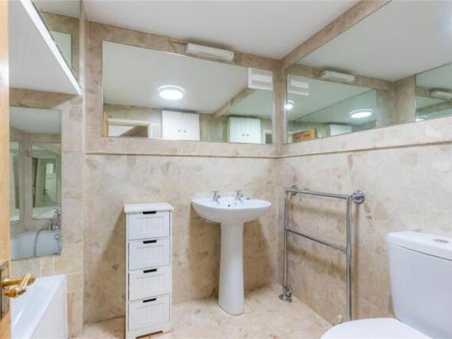 2 bedroom maisonette for rent in Crockerton Road, London, SW17