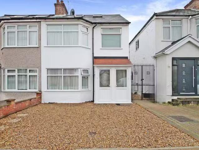 2 bedroom maisonette for rent in Crofts Road, Harrow, HA1