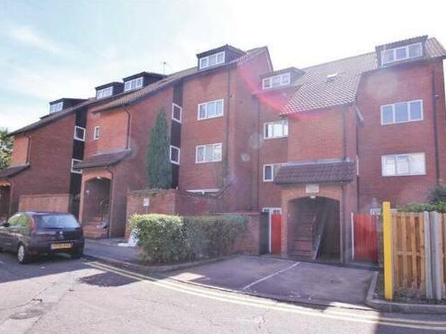 2 bedroom maisonette for rent in Cumbrian Way UXBRIDGE Middlesex UB8