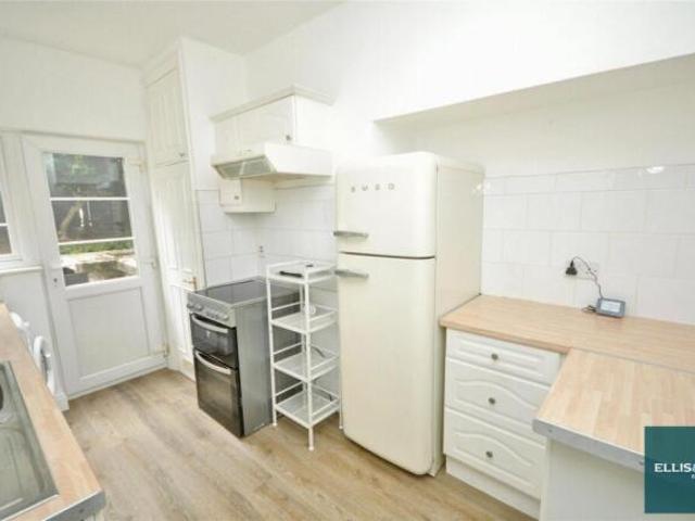 2 bedroom maisonette for rent in Cyprus Road, Finchley, London, N3