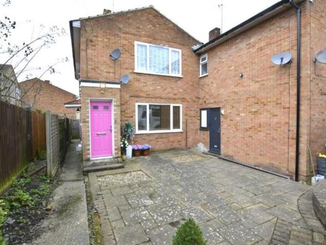 2 bedroom maisonette for rent in Deans Road, Brentwood, Essex, CM14