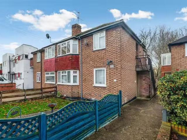 2 bedroom maisonette for rent in Deer Park Gardens, Mitcham, CR4