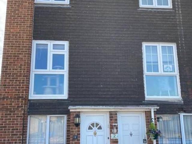 2 bedroom maisonette for rent in Delius Way StanfordleHope SS17