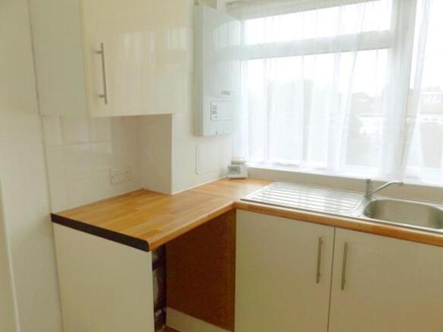 2 bedroom maisonette for rent in Downbank Avenue, Barnehurst, Kent, DA7 6RT, DA7