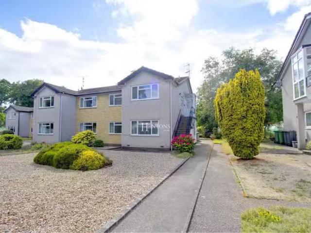 2 bedroom maisonette for rent in Duffryn Close, Cyncoed, Cardi.