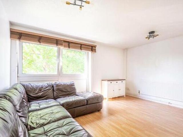 2 Bedroom Maisonette For Rent In East Ham, London