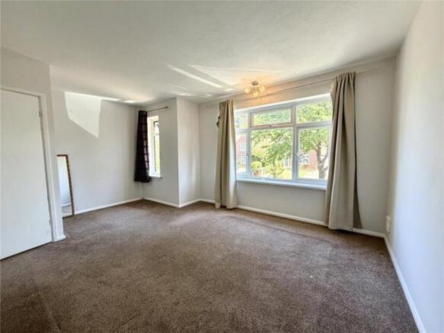 2 bedroom maisonette for rent in Effingham Close, Sutton, SM2