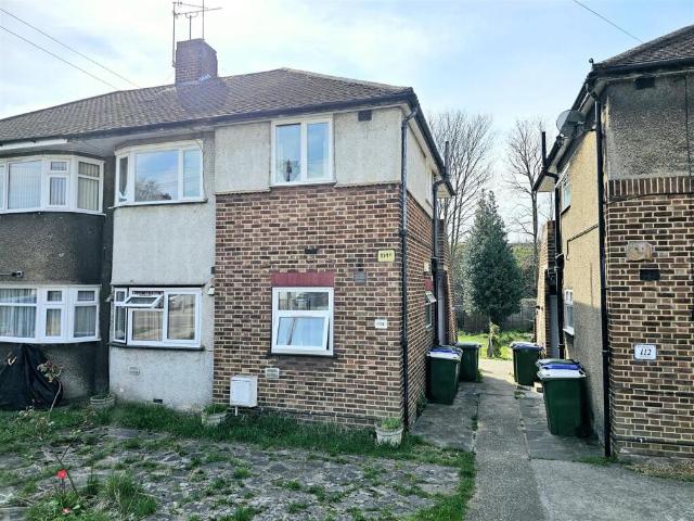 2 bedroom maisonette for rent in Eversley Avenue, Bexleyheath, DA7