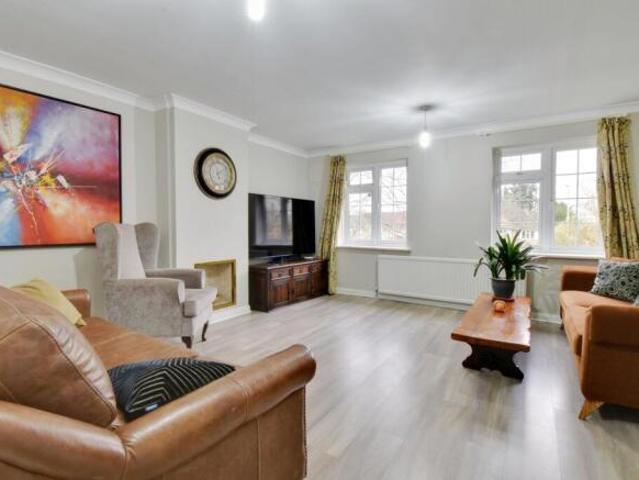 2 bedroom maisonette for rent in Fairlawns, Watford, Hertfordshire, WD17