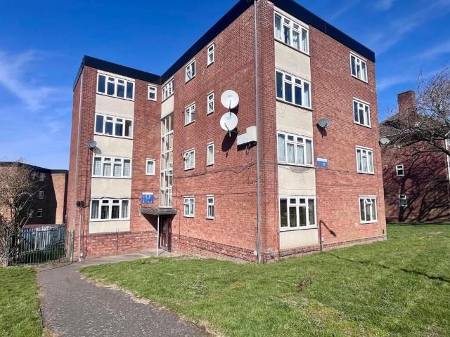 2 bedroom maisonette for rent in Falcon Crescent, Woodcross, WV14
