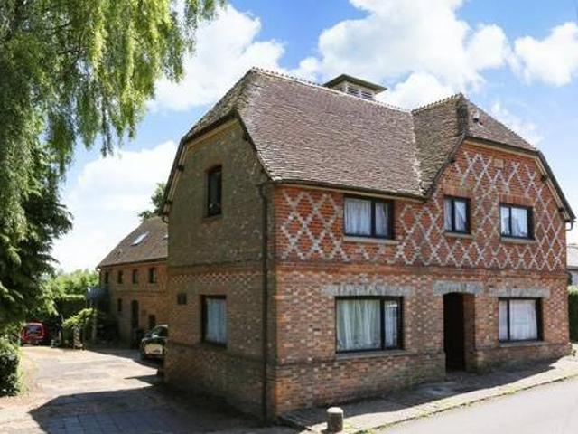 2 bedroom maisonette for rent in Farm Lane Great Bedwyn SN8