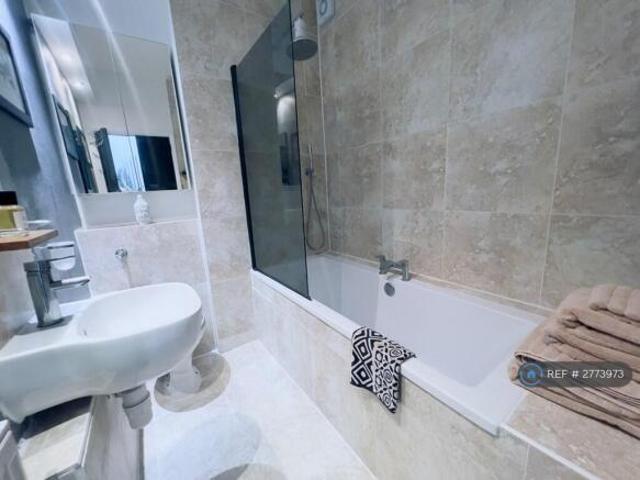 2 bedroom maisonette for rent in Ferntower Road, London, N5