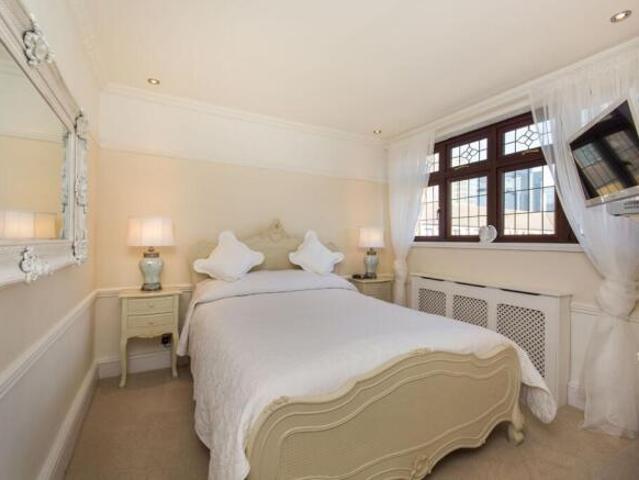 2 bedroom maisonette for rent in Finwhale House, Isle Of Dogs, London, E14