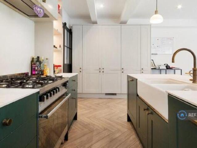 2 bedroom maisonette for rent in Fieldhouse Road, London, SW12