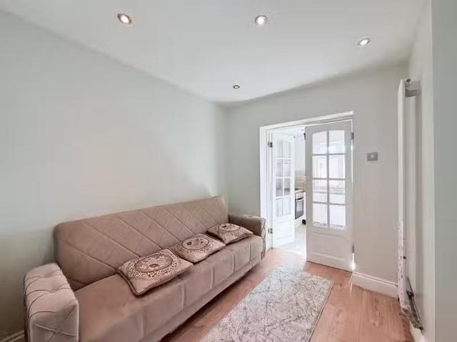 2 bedroom maisonette for rent in First Floor, Carlton Avenue.