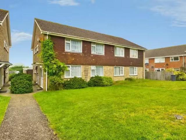 2 bedroom maisonette for rent in Foreland Court, St. Margarets.