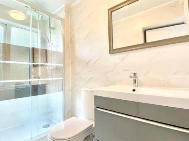 2 bedroom maisonette for rent in Florida Court, Bath Road, Reading, Berkshire, RG1