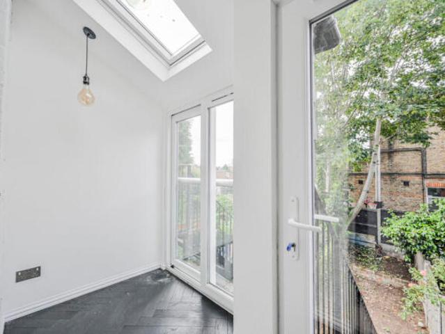 2 bedroom maisonette for rent in Francis Road, Leyton, London, E10
