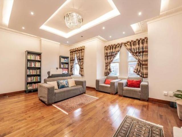 2 bedroom maisonette for rent in Franciscan Road, Tooting, SW17