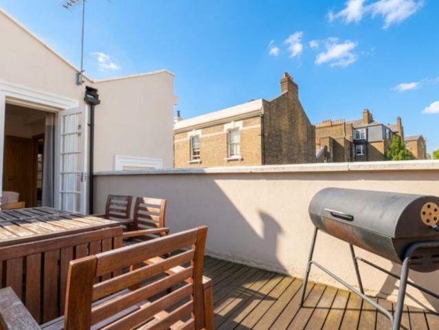 2 bedroom maisonette for rent in Fulham Road, Chelsea, London, SW10