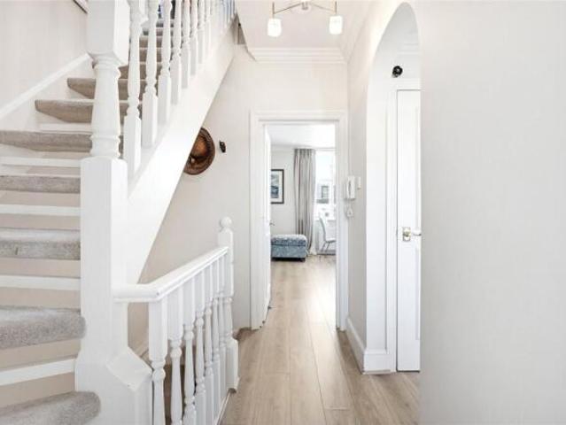 2 bedroom maisonette for rent in Fulham Road, London, SW6