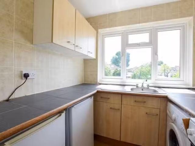 2 bedroom maisonette for rent in Fullwell Avenue, Ilford, IG5