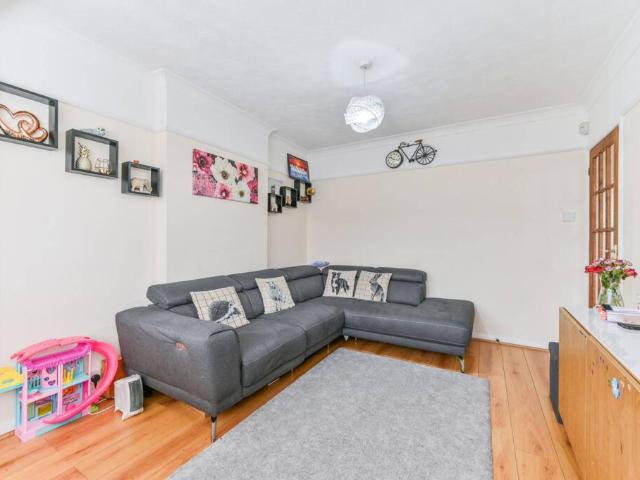 2 bedroom maisonette for rent in Galpins Road, Mitcham, Thornton Heath, CR7