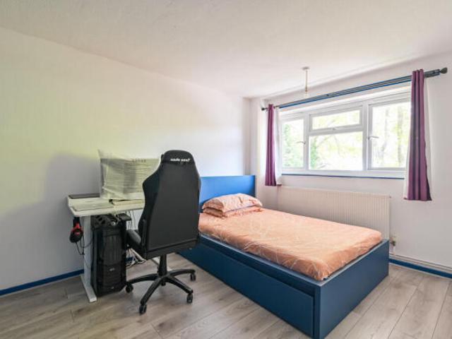 2 bedroom maisonette for rent in Garvary Road, Canning Town, London, E16